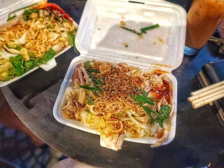 Top 6 quán xôi gà Đà Nẵng siêu ngon cực đông khách