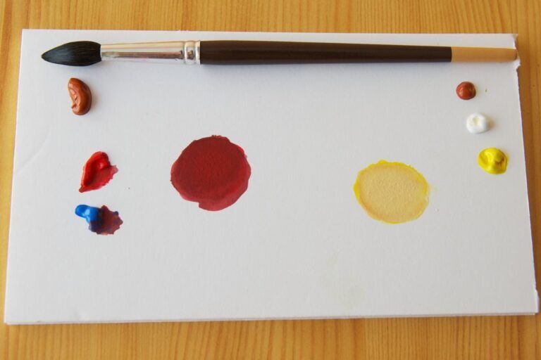 Hướng dẫn chi tiết cách pha màu đỏ đậm, nhạt khác nhau